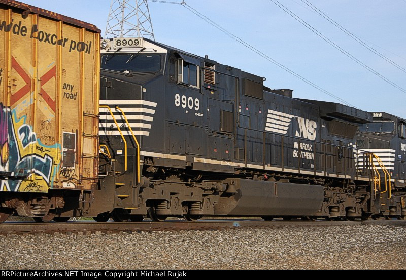 NS 8909